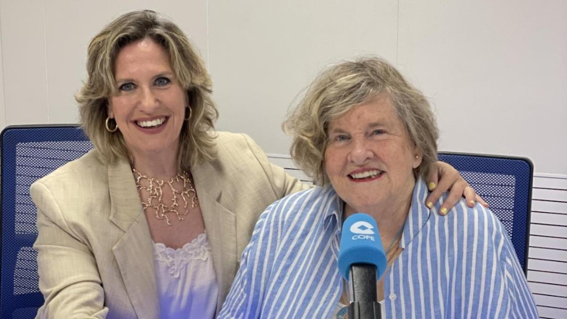 La madre de Cristina L. Schlichting se emociona en pleno directo ...