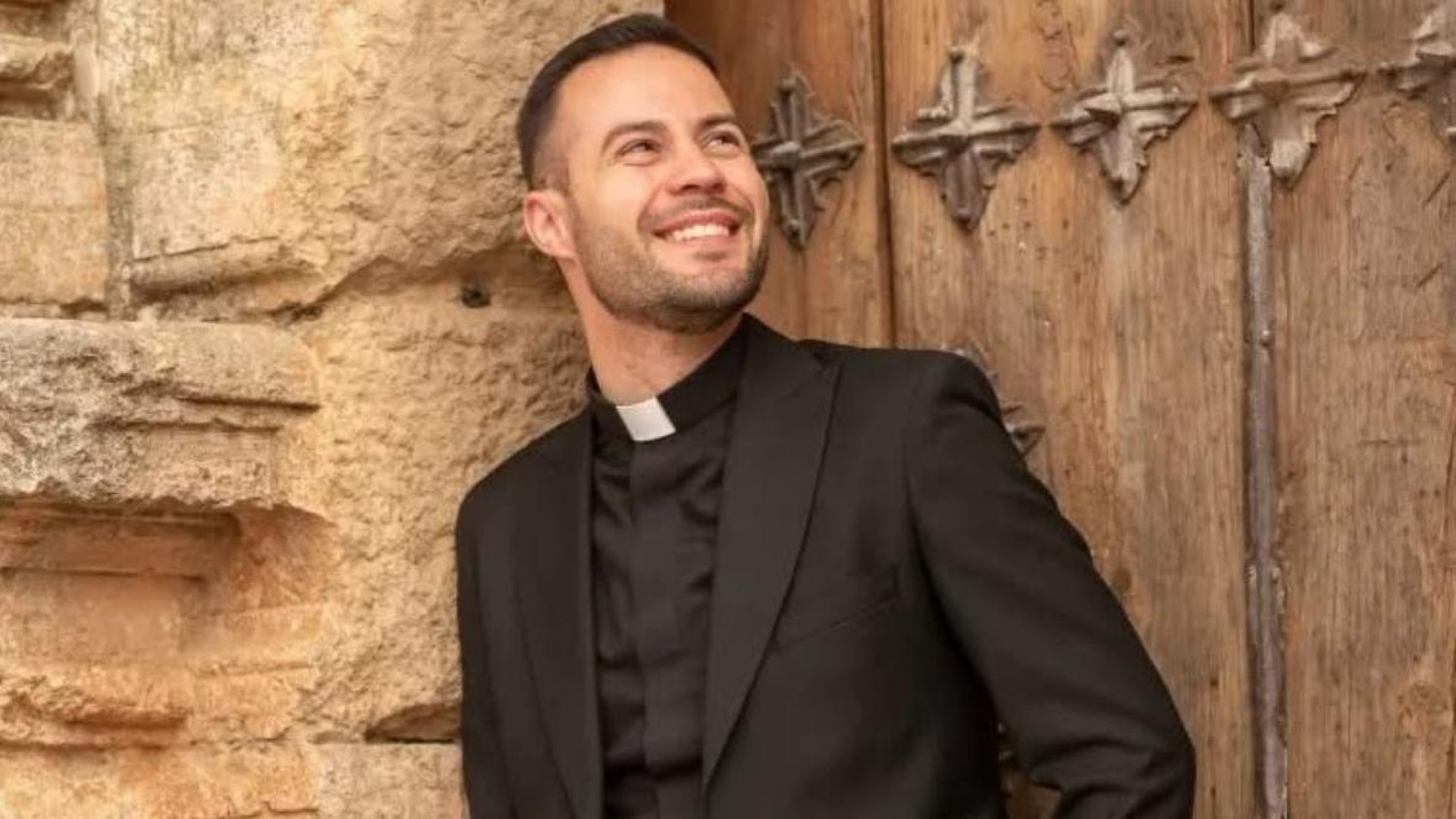 De contar su día a día en la iglesia rural a protagonizar con su imagen ...