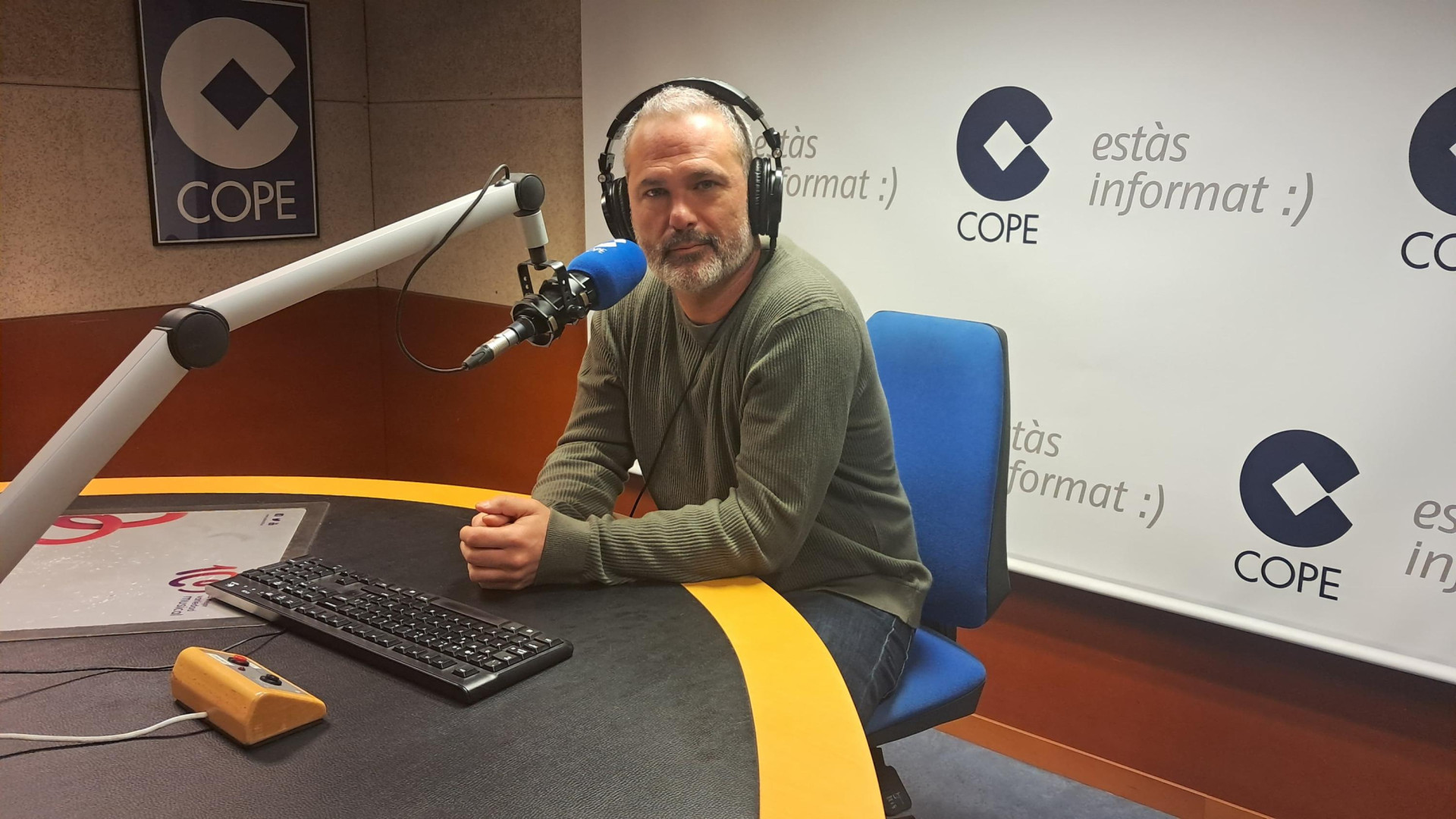 Xavier Aldekoa y una pelota de trapo en medio del horror: el niño que ...