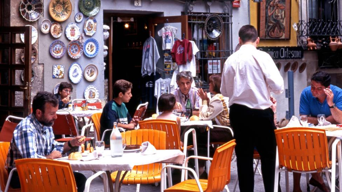 La surrealista reseña de un joven por lo que vive su novia en una ...