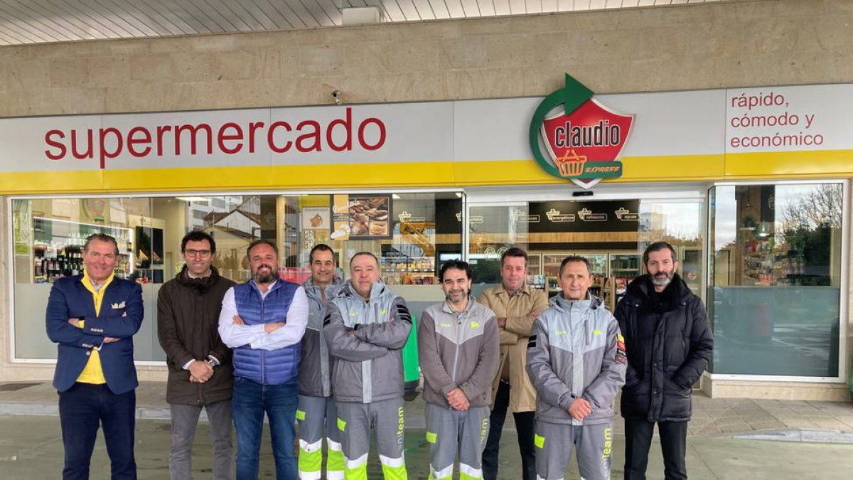Gadisa inaugura un nuevo Claudio Express en la gasolinera Eni de Ferrol