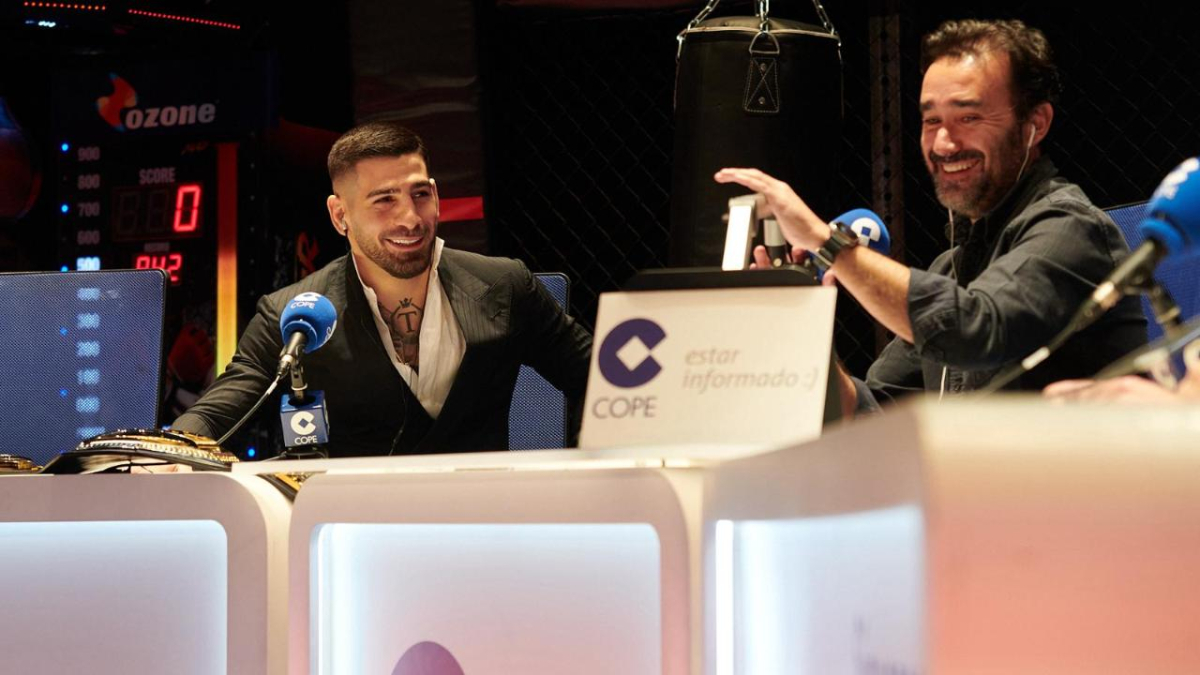 La entrada espectacular de Ilia Topuria al programa especial de El Partidazo de COPE