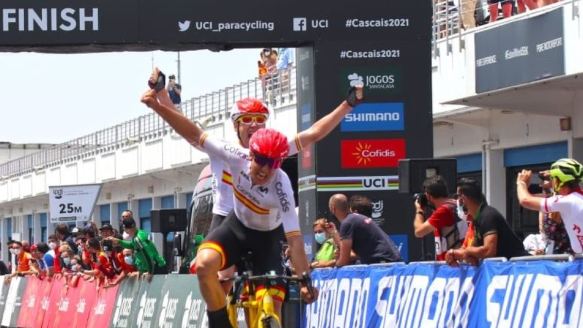 Noel Martín Infante recibe la Medalla de Oro de Las Cortes de Castilla ...