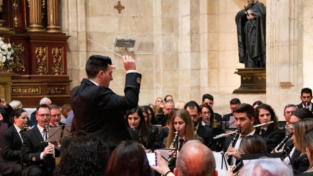 Elías Santiago, el bioquímico granadino que triunfa componiendo marchas ...