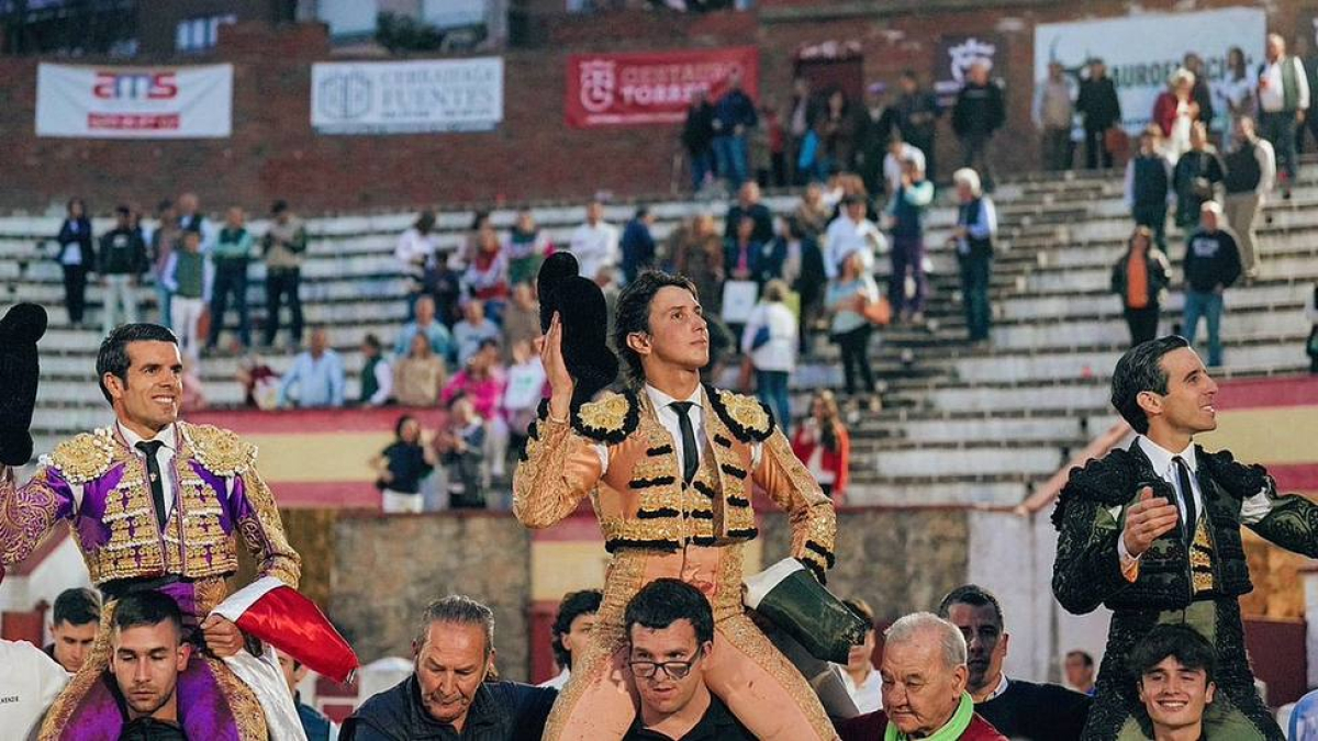 Emilio de Justo, Juan Ortega y Roca Rey salen a hombros en Arenas de ...