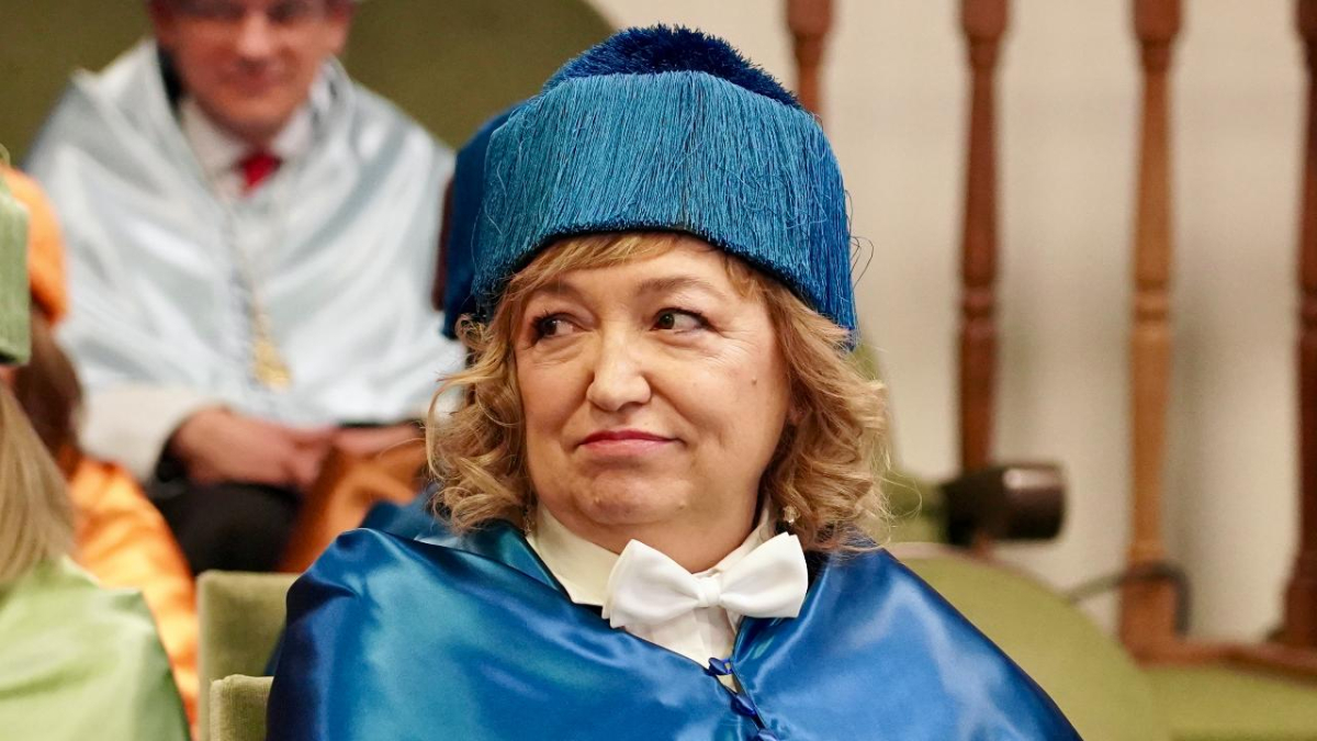 Laura María Lechuga, primera mujer investida como doctora honoris causa ...