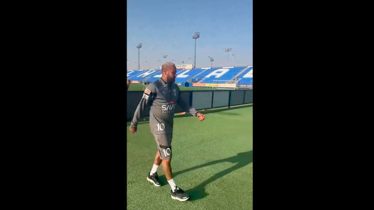 Neymar vuelve a sorprender con su aspecto físico en su vuelta a los ...