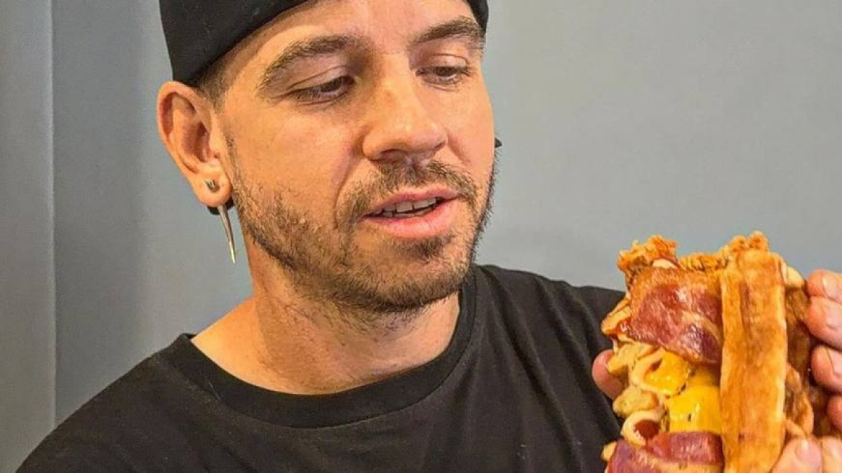 El chef Dabiz Muñoz lleva la foodtruck de Pollos Muñoz a Badajoz