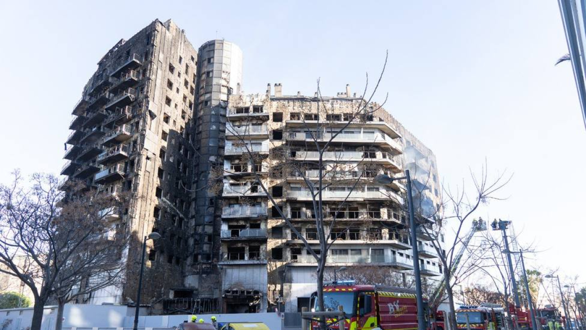 El desescombro del edificio incendiado en Campanar empezará el próximo ...