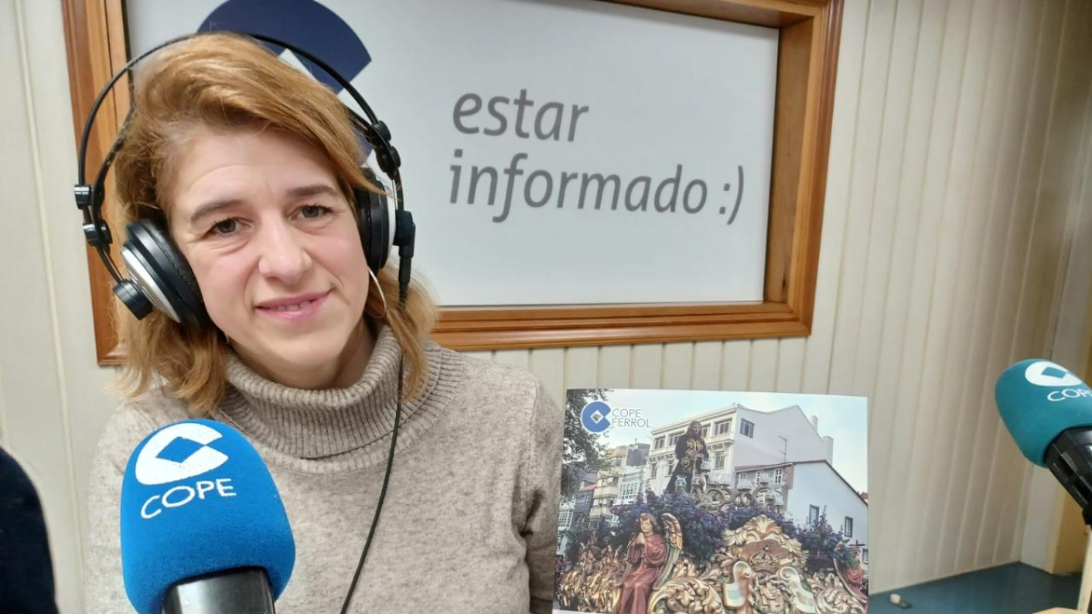 La historiadora Ana Martín en los estudios de COPE Ferrol