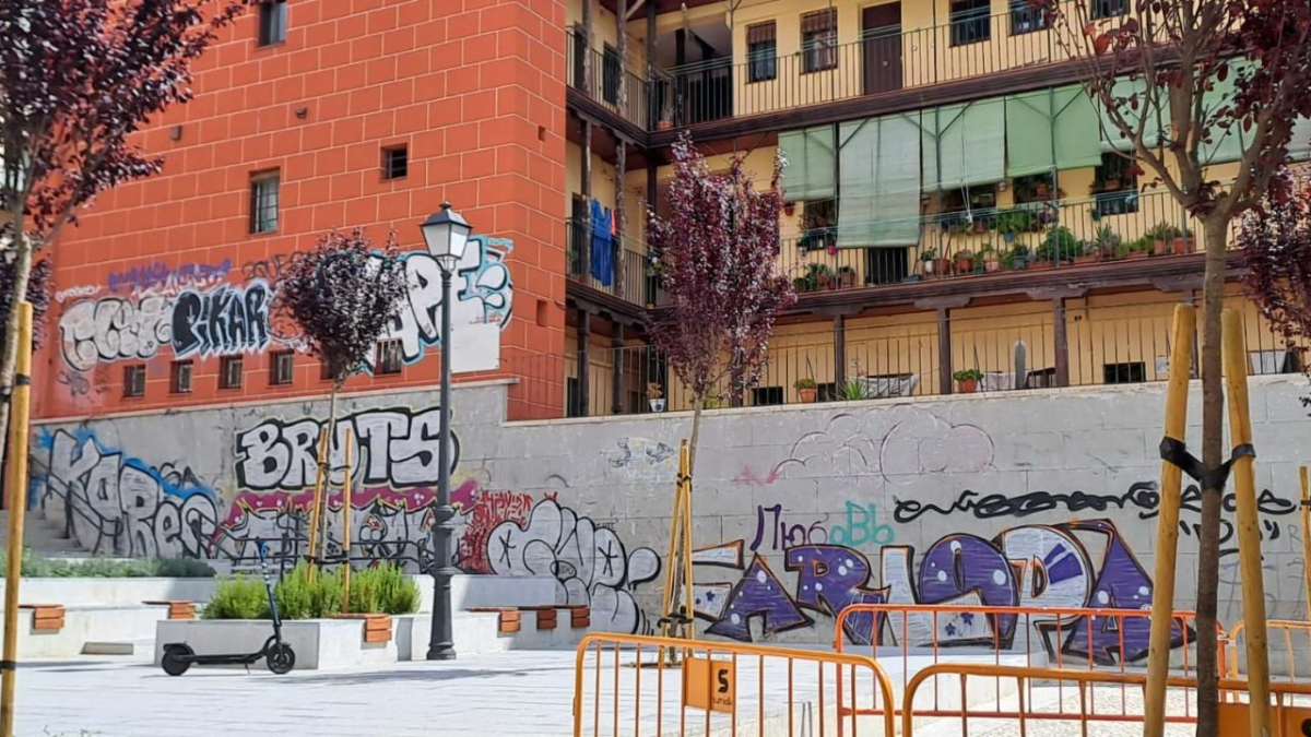 Reabre la Plaza de la Corrala en Lavapiés