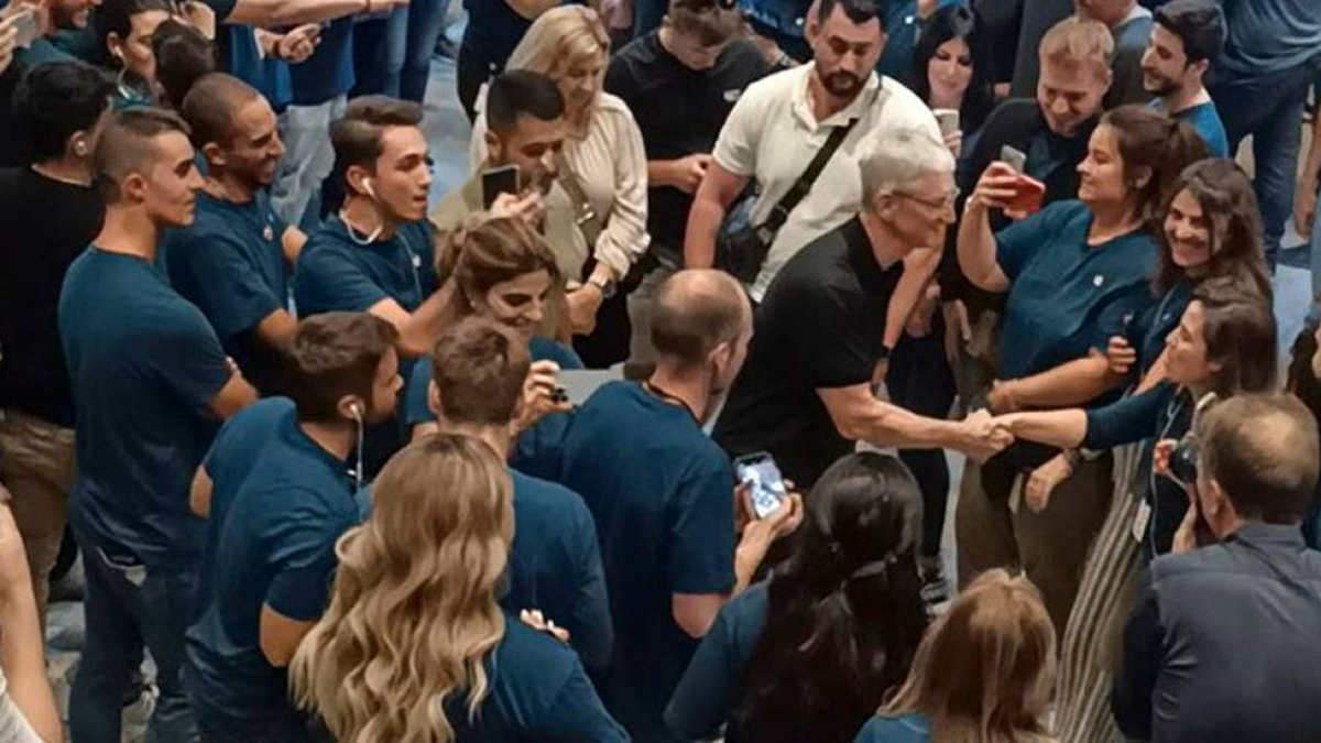 Tim Cook, CEO de Apple, visita Madrid en pleno lanzamiento de la nueva ...