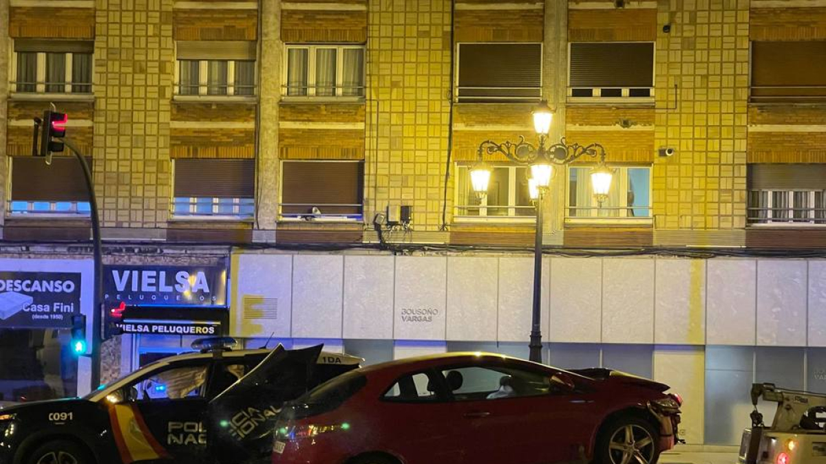 Detenido tras una alocada huida en coche por Oviedo y embestir un ...