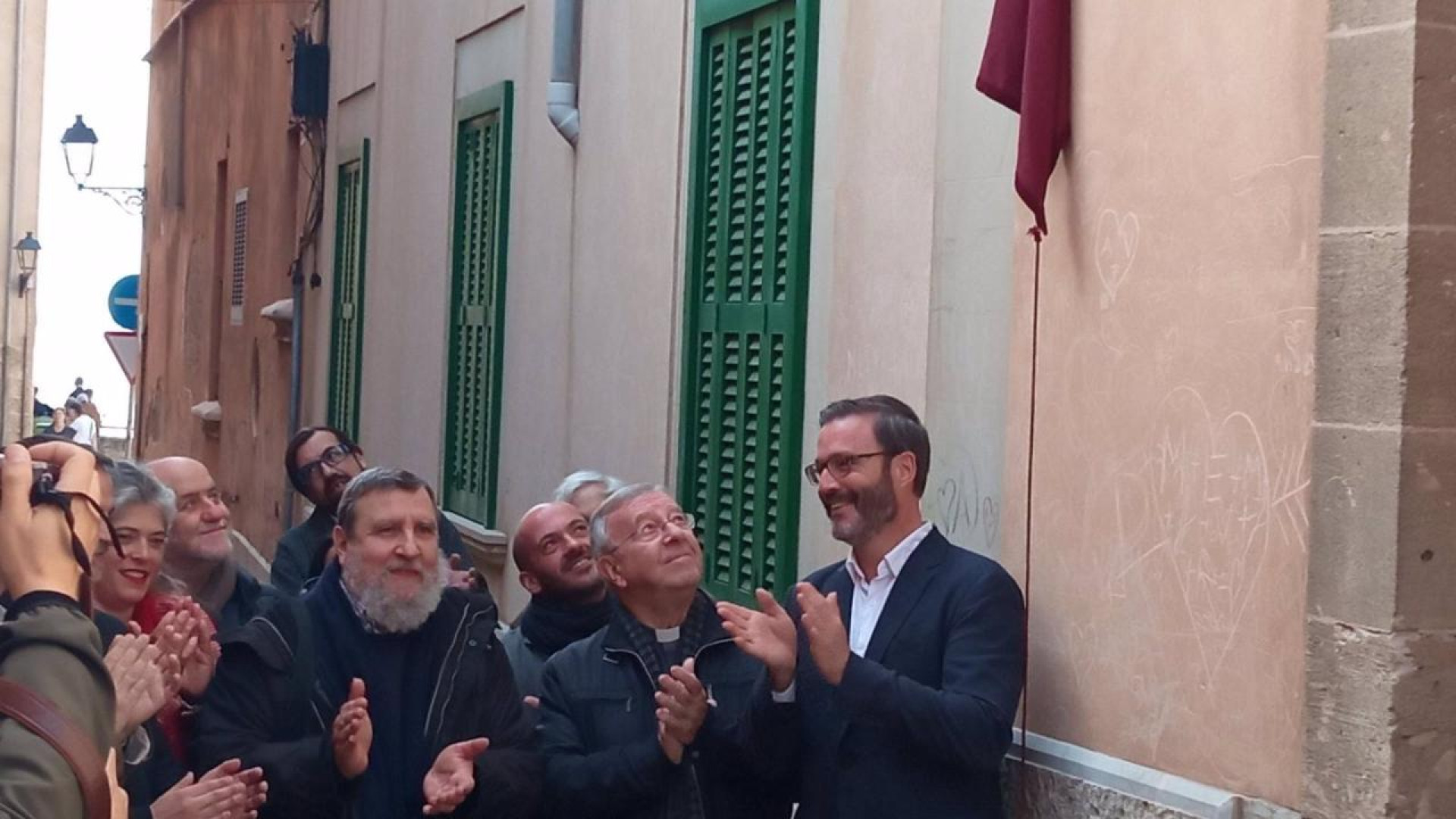 Descubren una placa homenaje a Josep Maria Massot en su casa natal de Palma