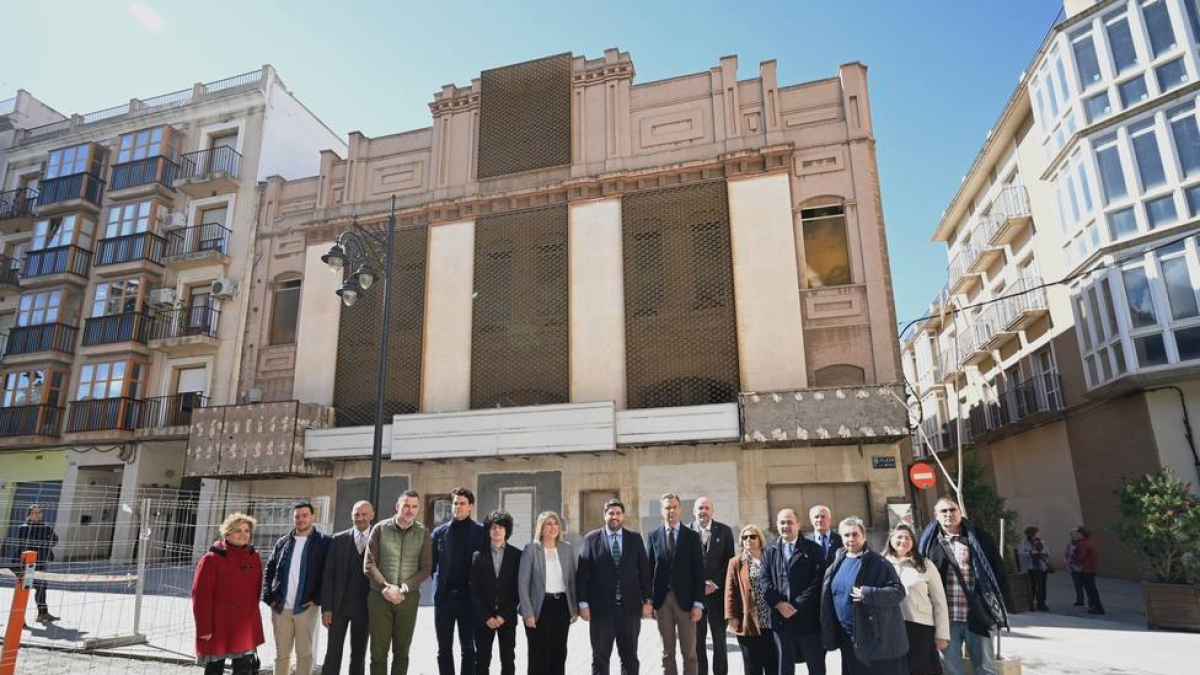 López Miras presenta el proyecto del Cine Central