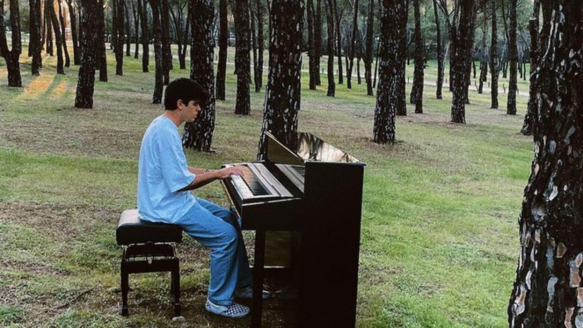 El fenómeno Íñigo Quintero, el cantante español que cambia la música en ...