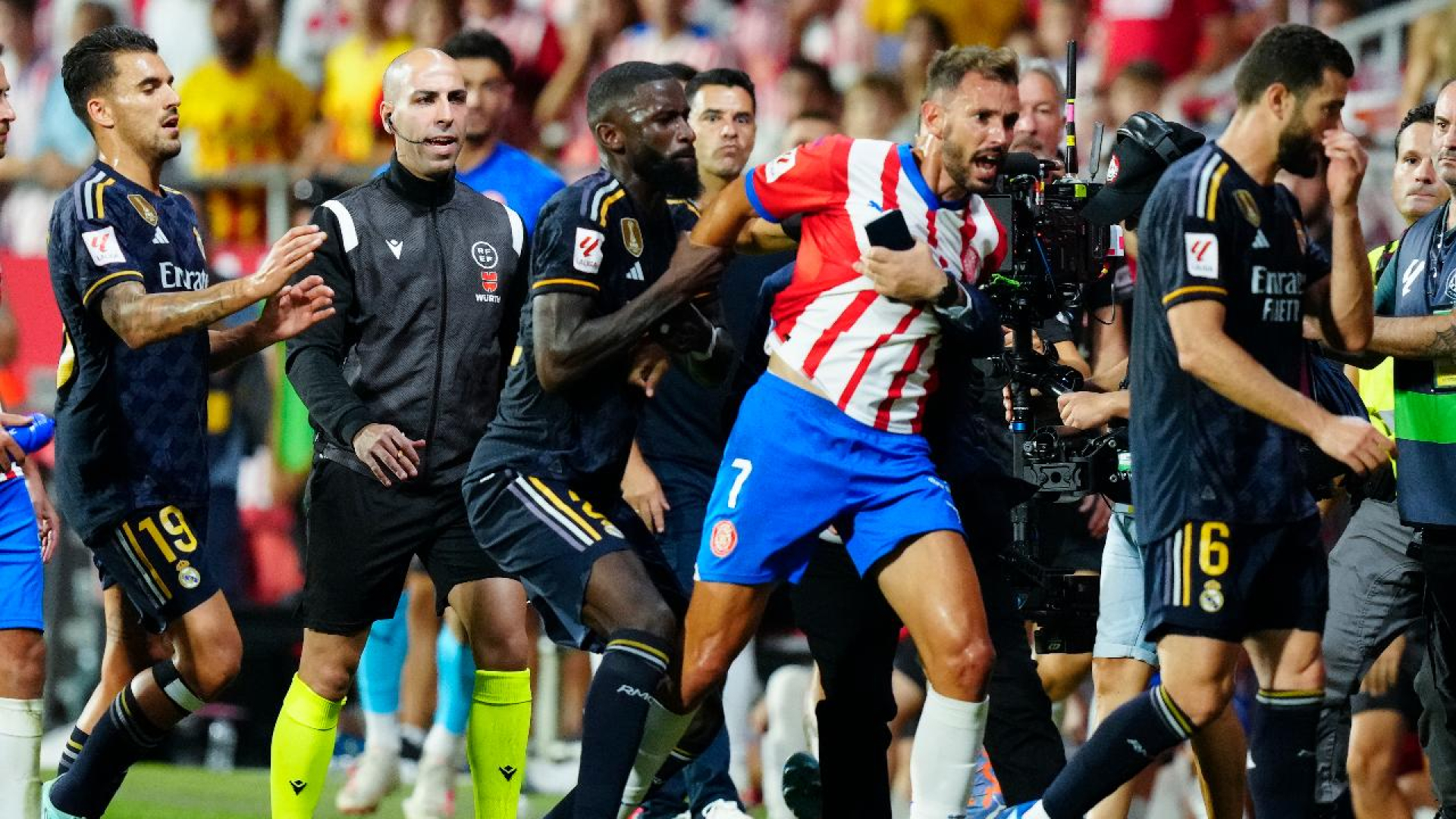 Stuani: "No me ha gustado la entrada de Nacho, está de más"