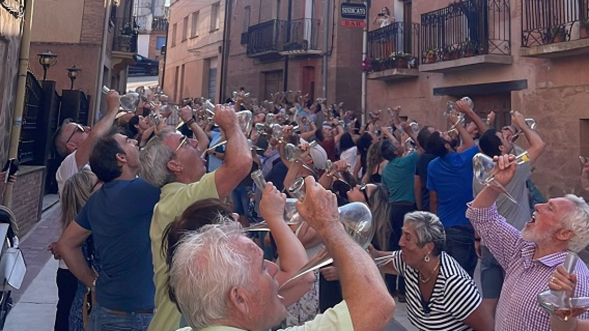 Cordovín ensaya con éxito su ansiado récord 'Guinness' reuniendo a 160 ...