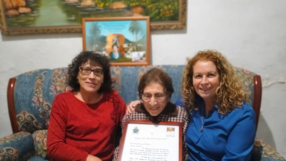 El Papa Francisco sorprende con una carta a Juanita, catequista de 97 ...