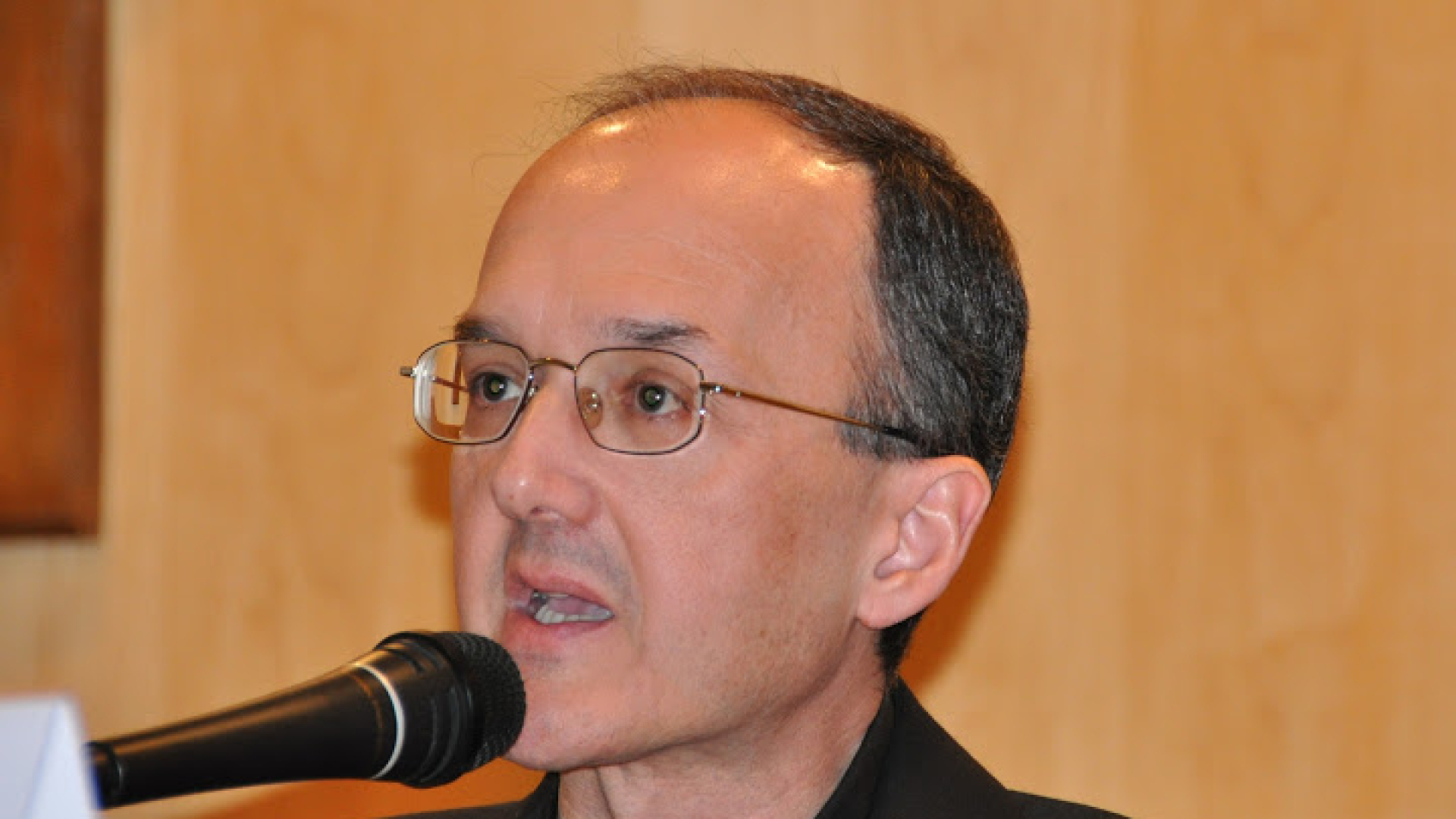 Entrevista al Obispo de Huesca y de Jaca, Monseñor Julián Ruiz Martorell.