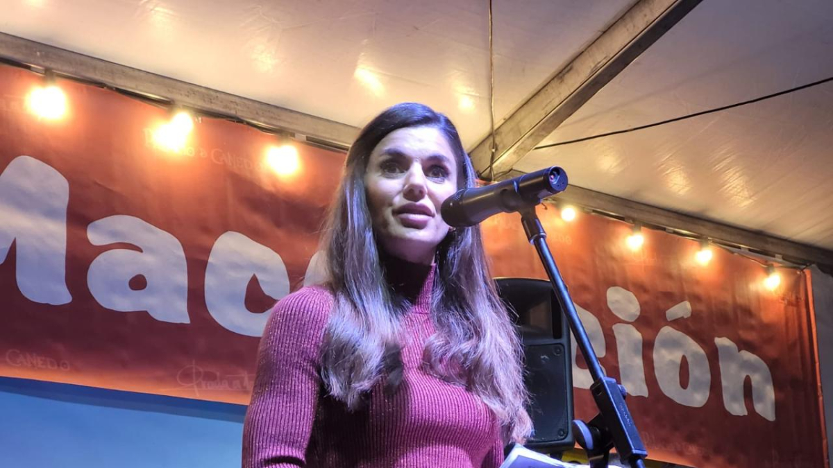 Lorena Baeza “verificó” las excelencias del primer mencía de la cosecha ...