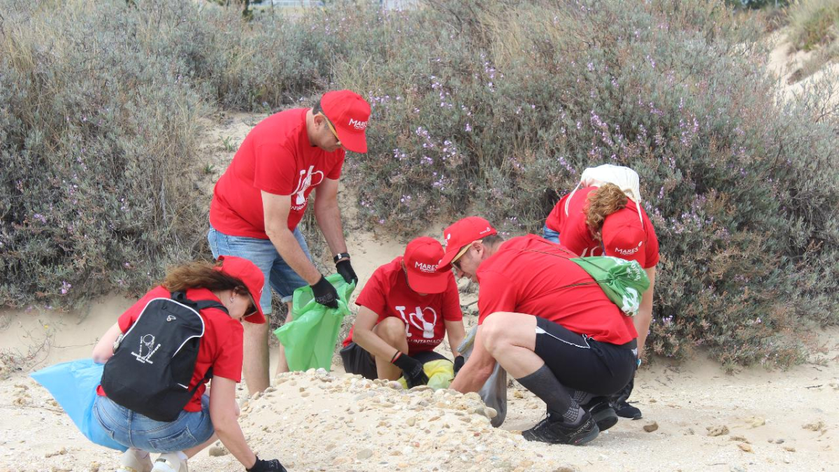 Mares Circulares y sus voluntarios recogen 132 kilos de residuos de la ...