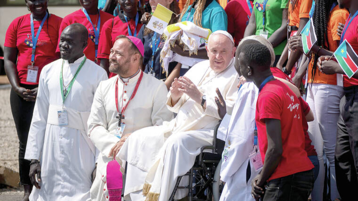 El bastón y las manos levantadas de Moisés