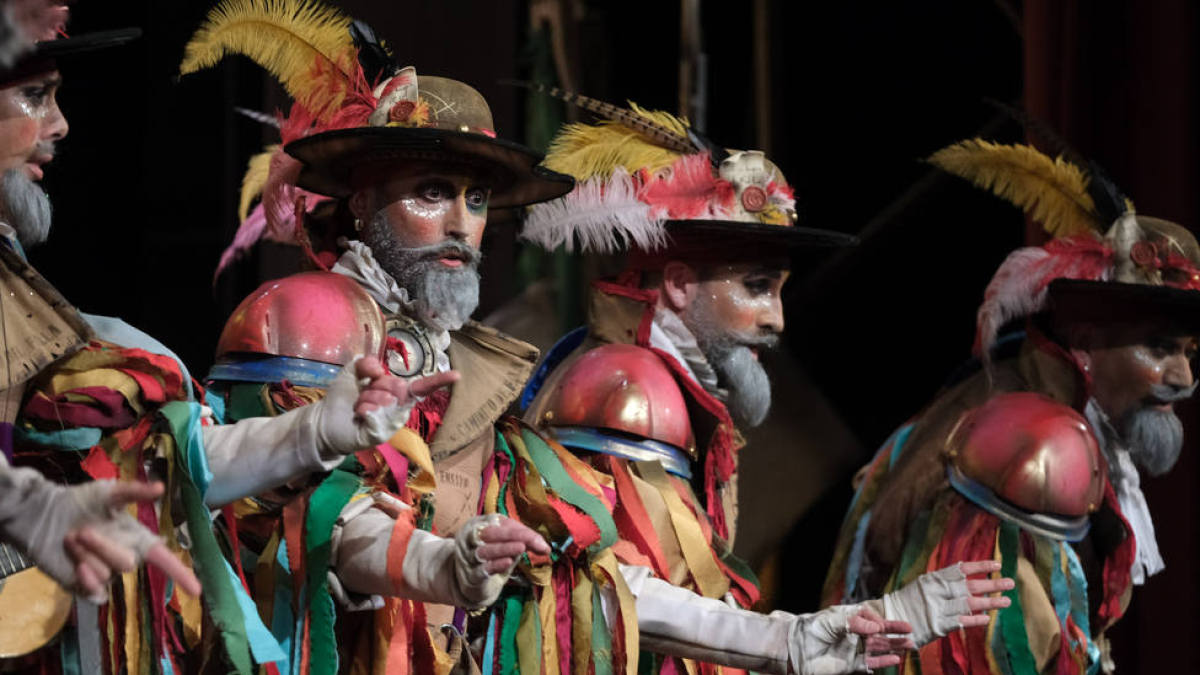 Paco 'Pellejo', de cantar en el Falla a una pedida de mano en un hotel