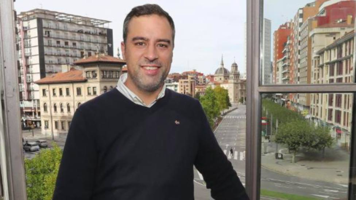 El pleno de Gijón reprueba al concejal socialista Olmo Ron