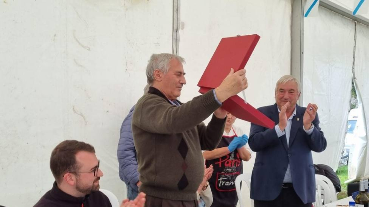 Homenaje al sacerdote gallego Jesús Trigo por sus 50 años de sacerdocio ...
