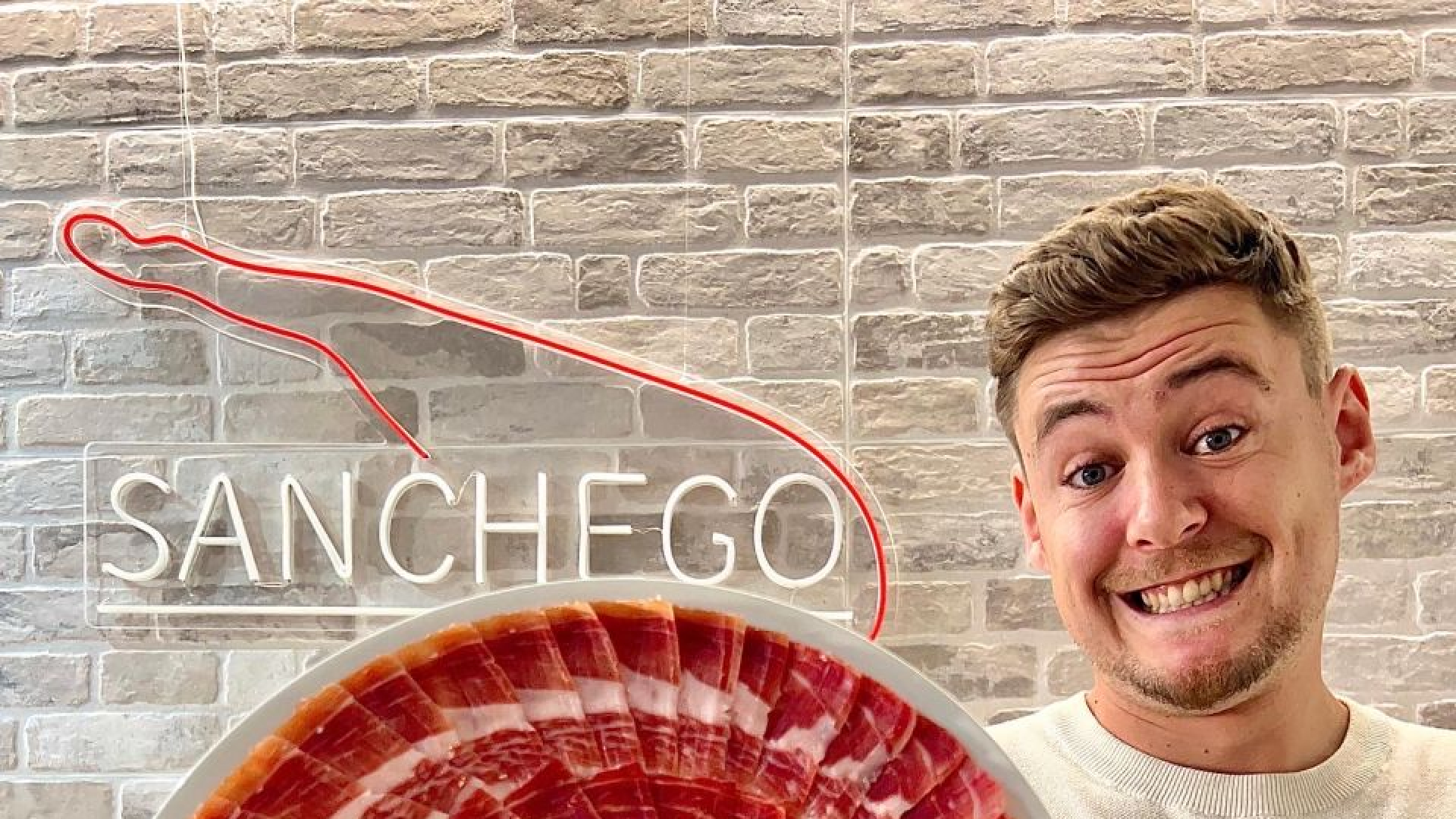 Víctor Sanchego: "Es un orgullo que un chaval de 14 años me siga en Tik Tok porque corto jamón"