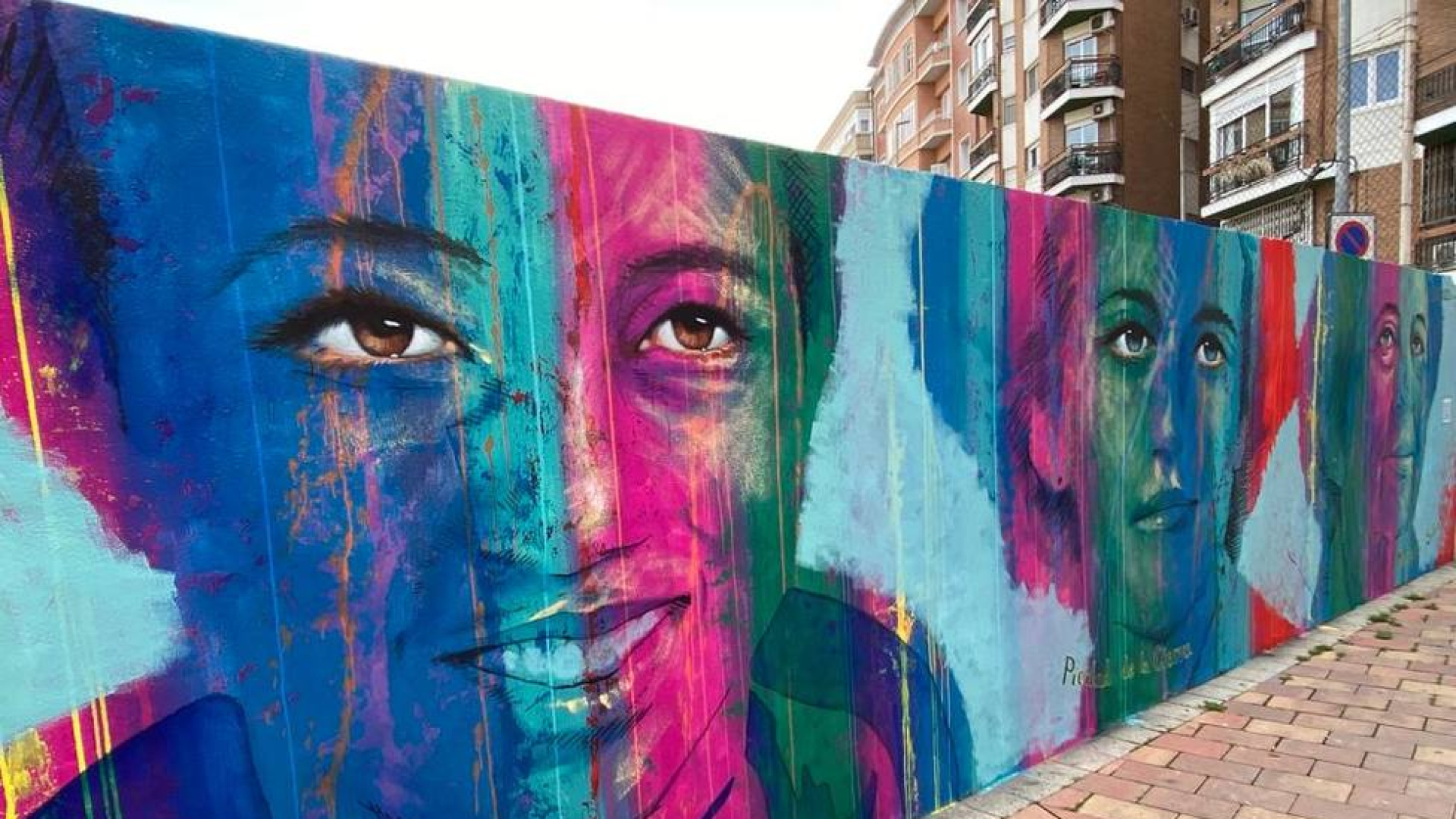 Un nuevo mural reivindica en Murcia el protagonismo de las mujeres ...