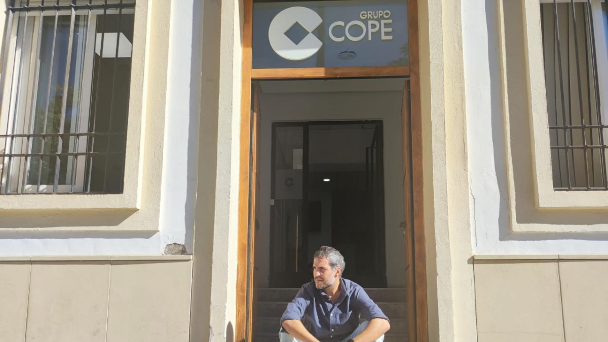 Antonio Agredano: "La poesía es algo muy popular y que tiene mucho ...