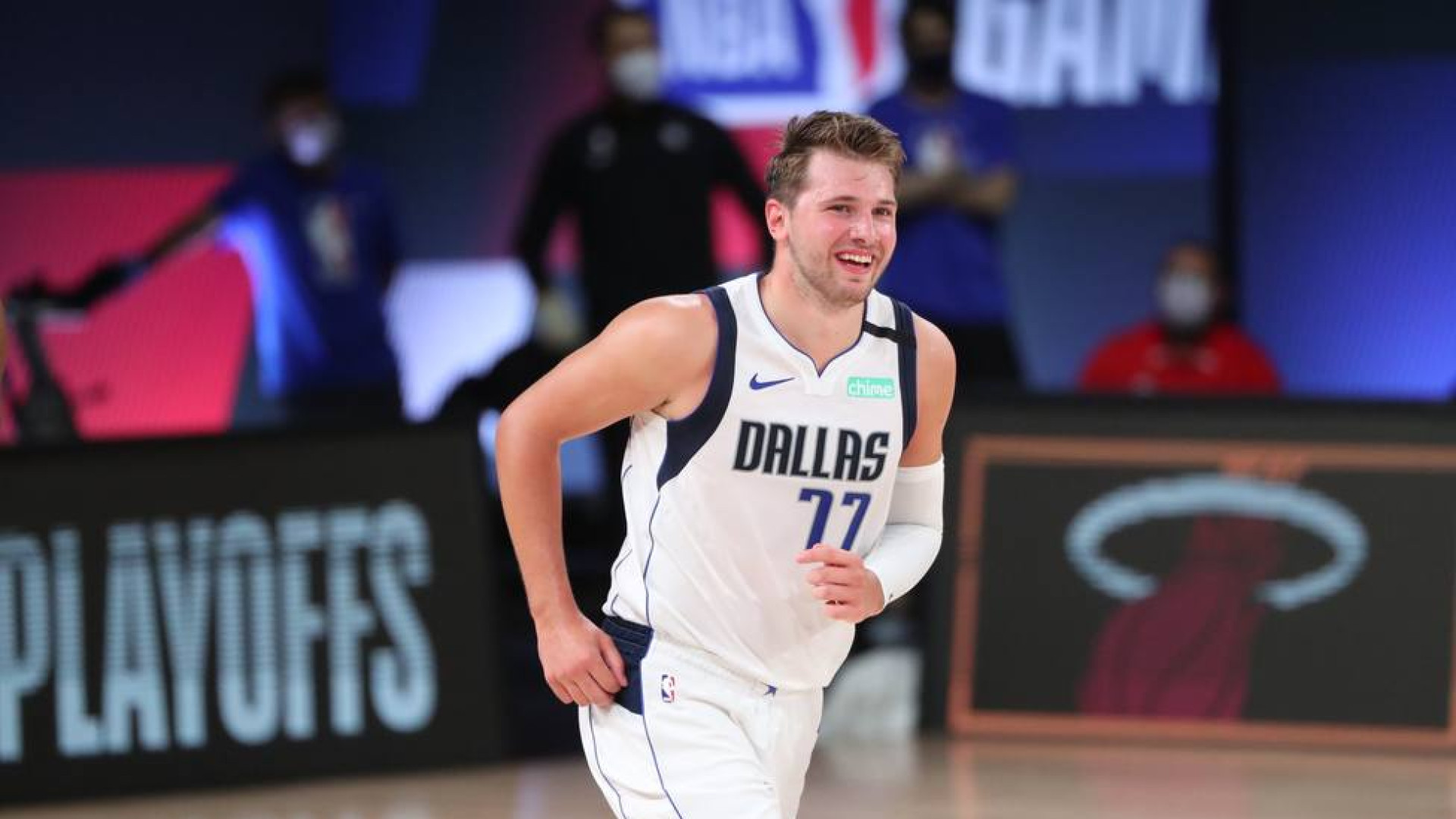 Luka Doncic firma el mejor debut en la historia de los 'playoffs' de la NBA