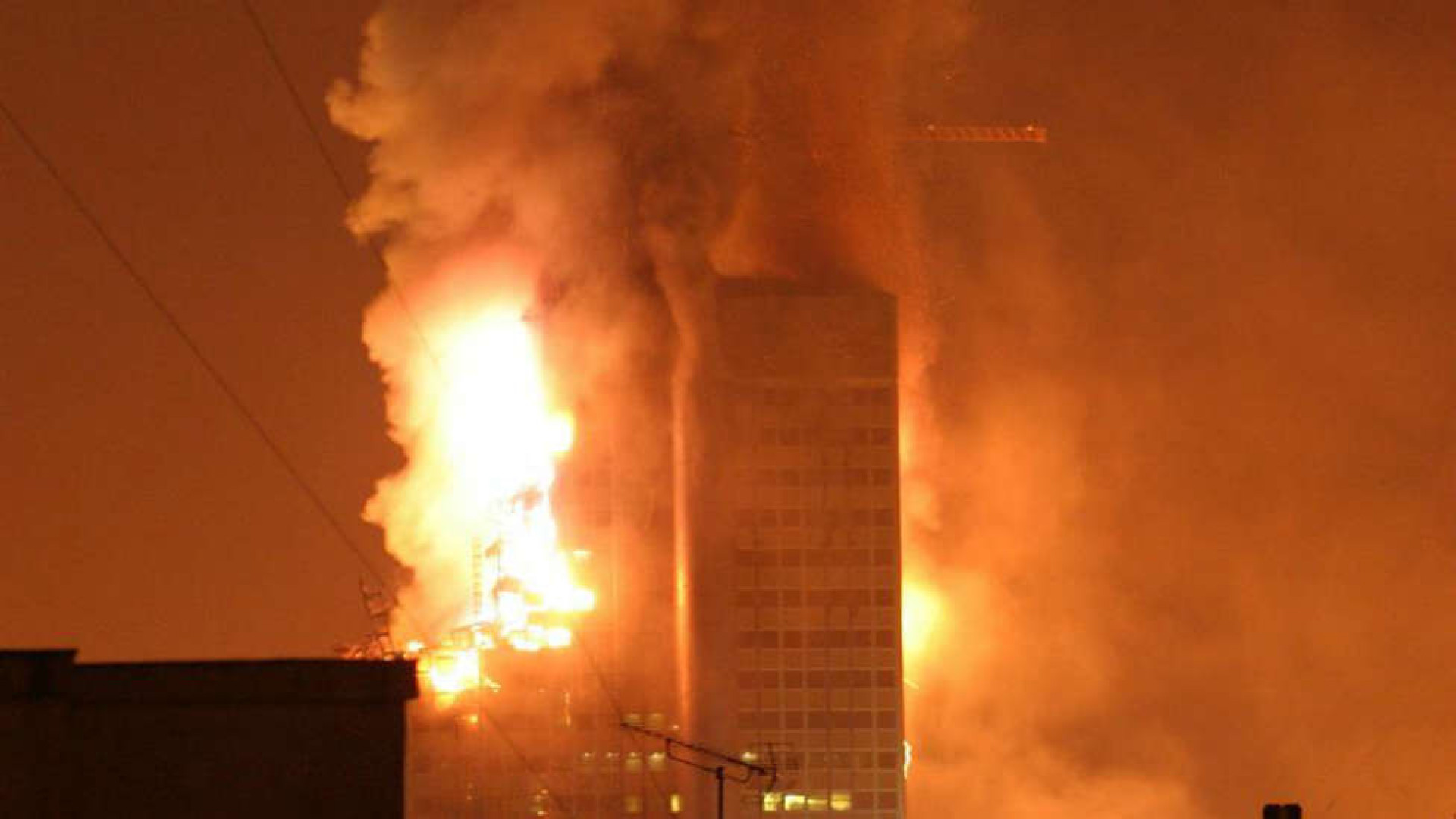 Los misterios aún sin resolver del incendio de la torre Windsor