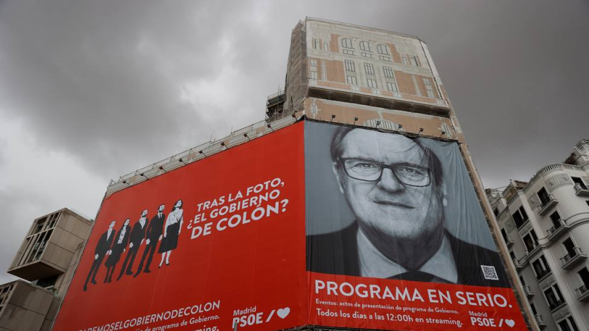 Gabilondo copia el 'modelo Iglesias' y señala en un cartel electoral a ...