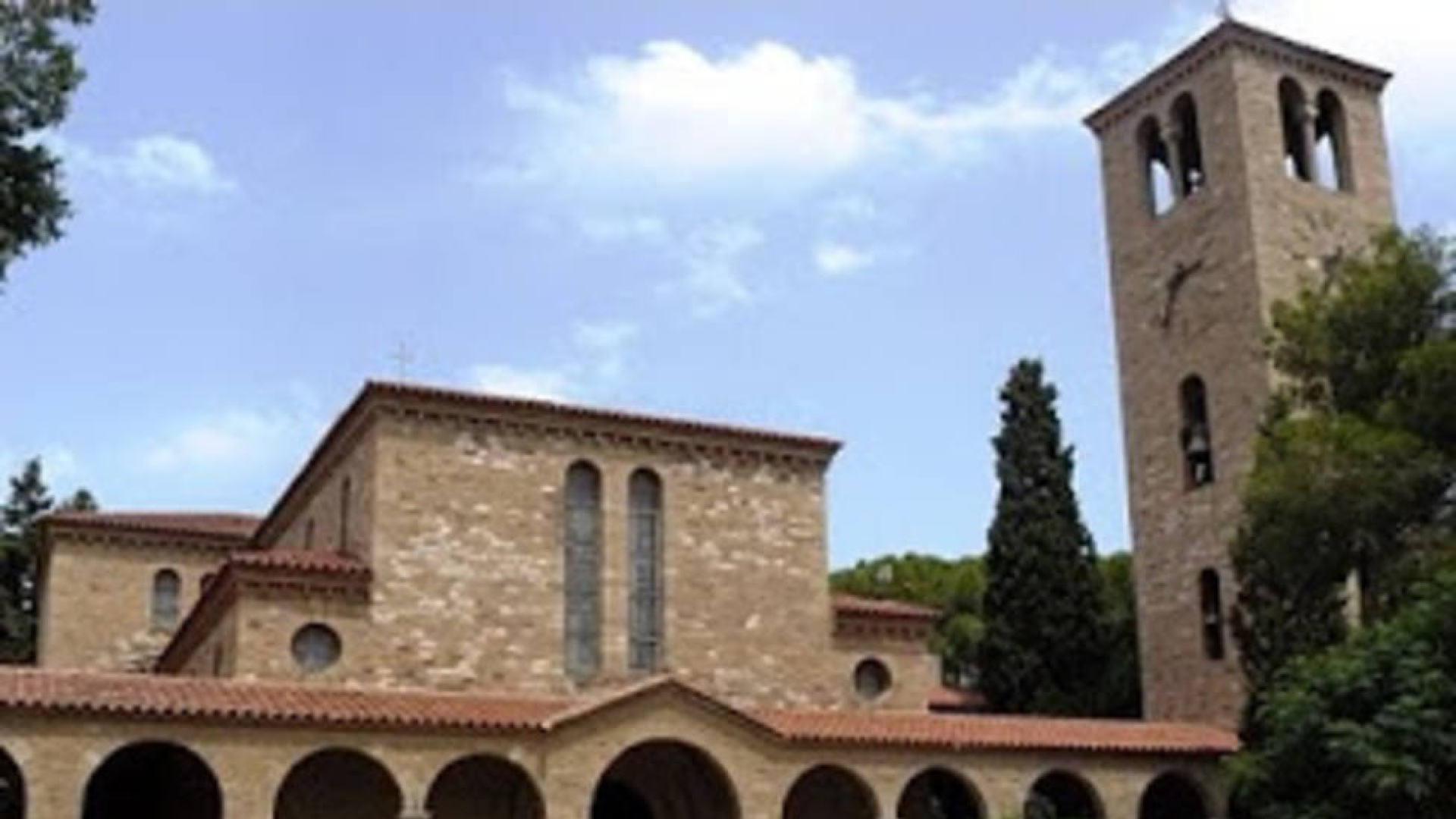 El obispo de Terrassa visita el Centro Sara en Sabadell