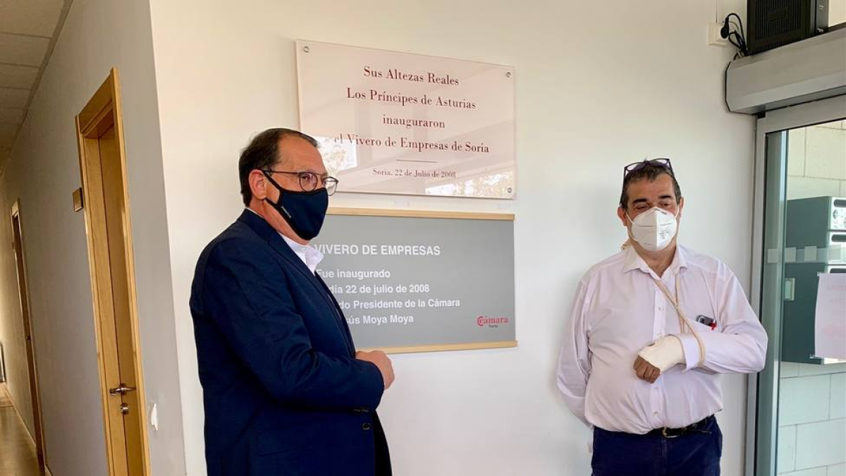 La cámara rinde homenaje a Jesús Moya y su equipo por la puesta en ...