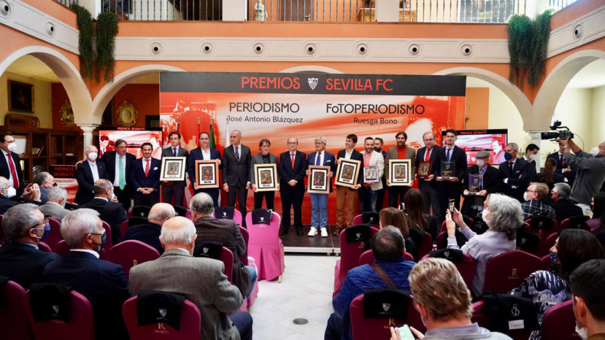 Pepe Domingo Castaño e Isaac Escalera, premiados por el Sevilla