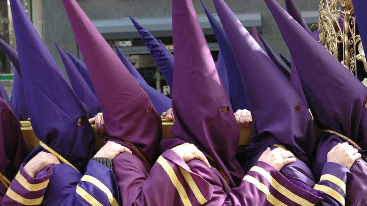 ¿Por qué se usan los capirotes?
