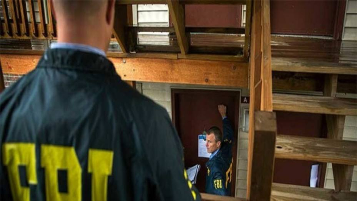 Agentes del FBI registran una casa y viven "una auténtica escena de ...