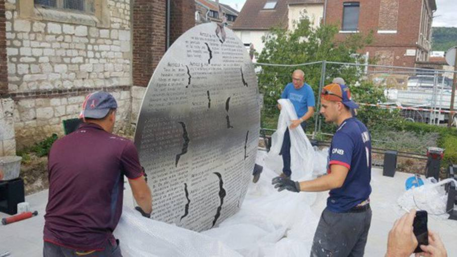 Inauguran monumento en honor al padre Hamel