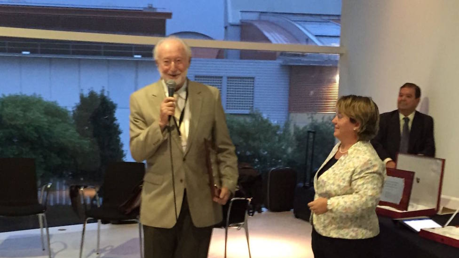 Comisión de Editores del Libro Religioso homenajea a José Patrick Scott ...