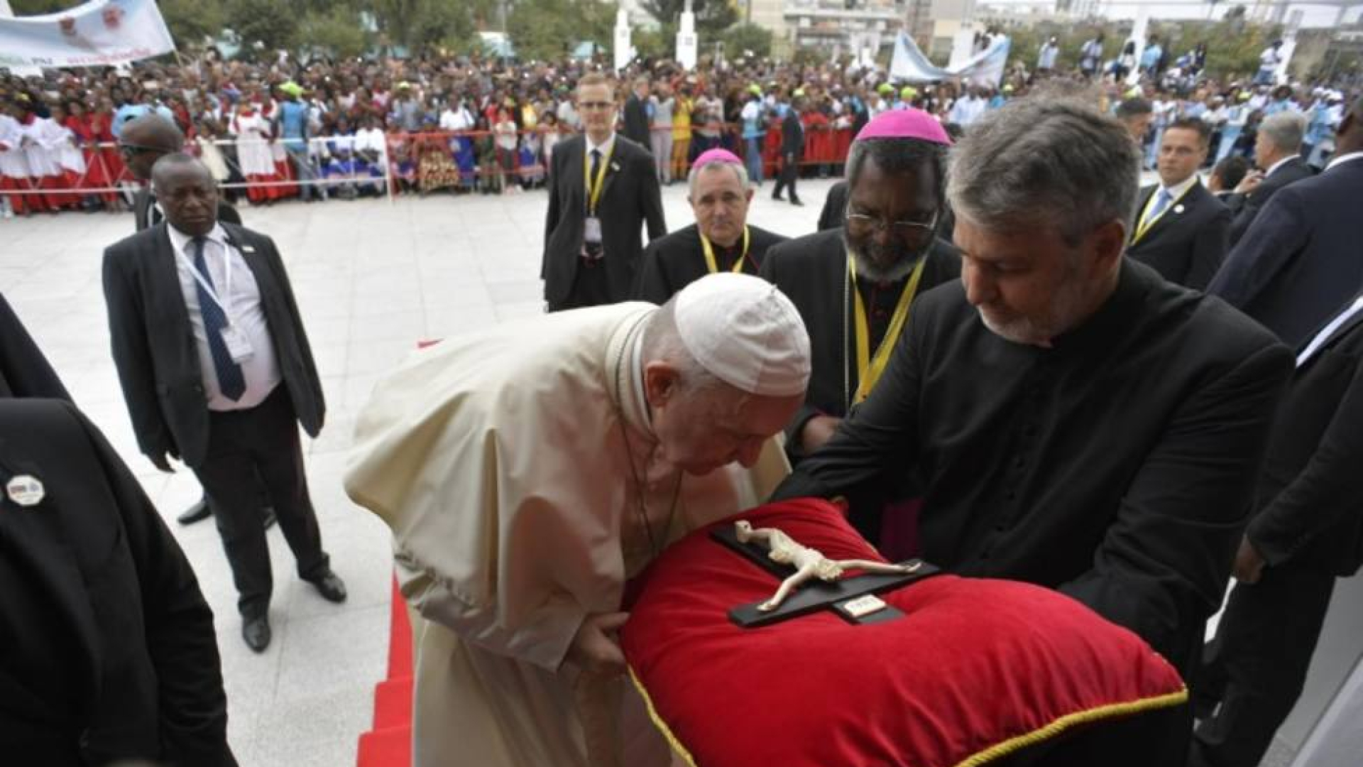Mozambique: Encuentro con los obispos, sacerdotes, religiosos/as ...