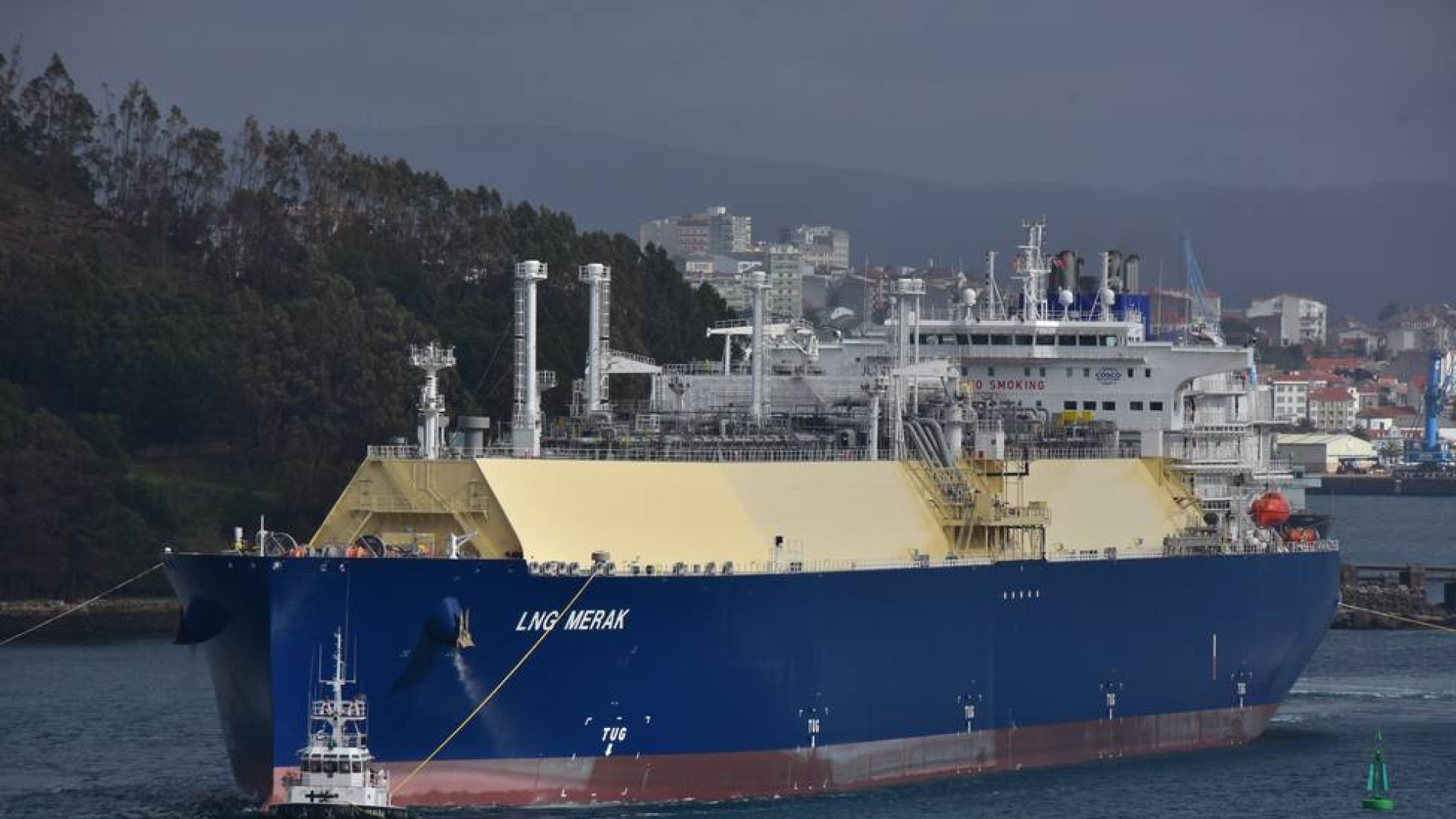 El gasero “LNG Merak” abandona Reganosa tras completar sus pruebas con ...