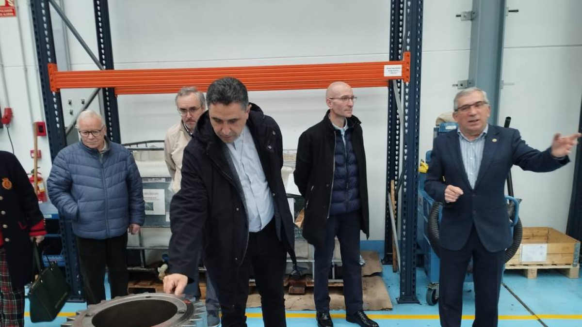 El obispo de Mondoñedo-Ferrol visita las instalaciones del Grupo Intaf