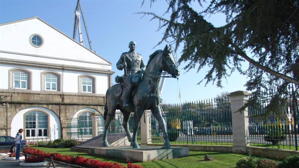 Qué pasó con la estatua de bronce de Franco en Ferrol que la izquierda ...