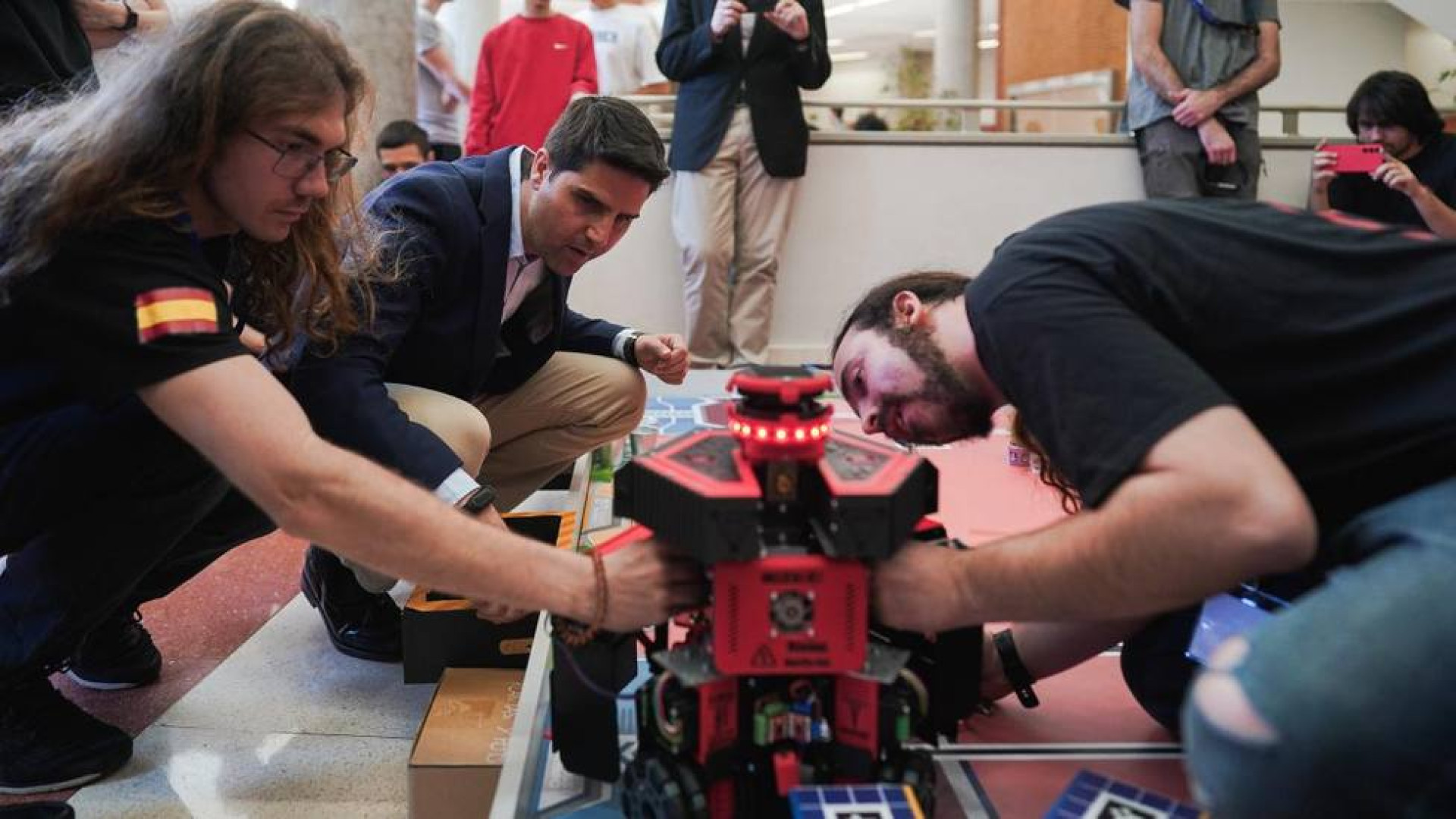 La Comunidad de Madrid compite en el concurso de creación de robots ...