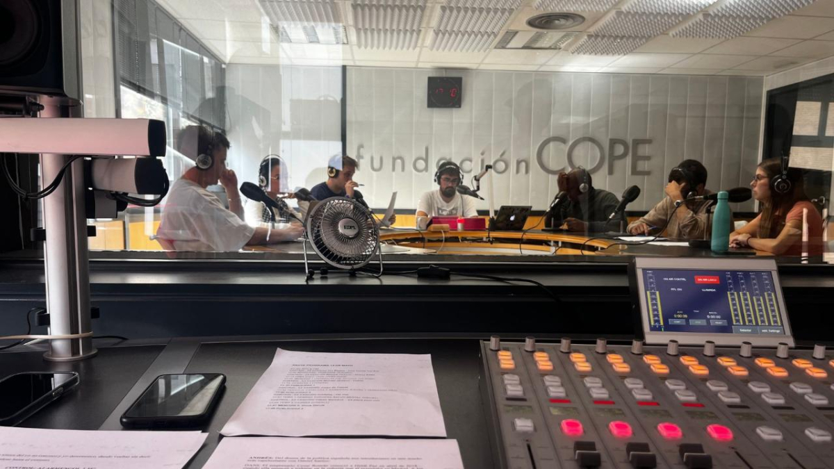 Dos años formativos, uno de prácticas y un aprendizaje más allá de la radio: así es el Máster COPE