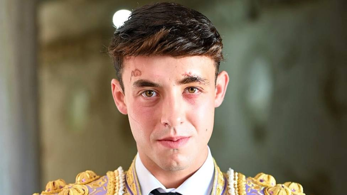 Alejandro Chicharro, con fuertes dolores cervicales, se ve obligado a ...